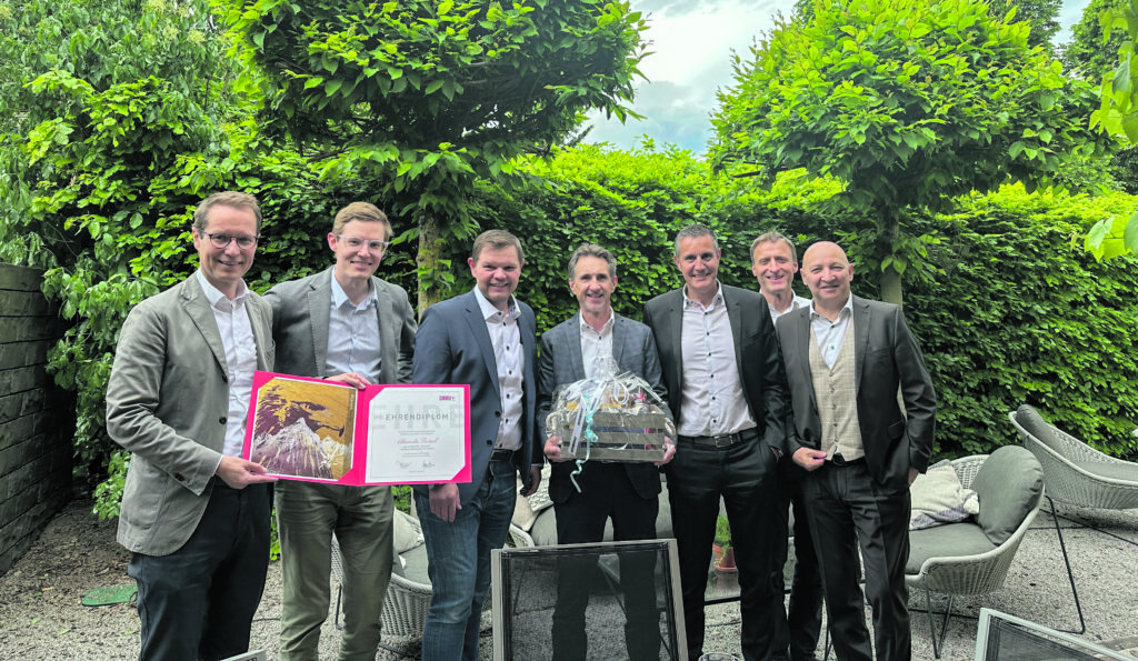 Unterberger Gruppe ehrt IT-Pionier - Autohaus Unterberger GmbH